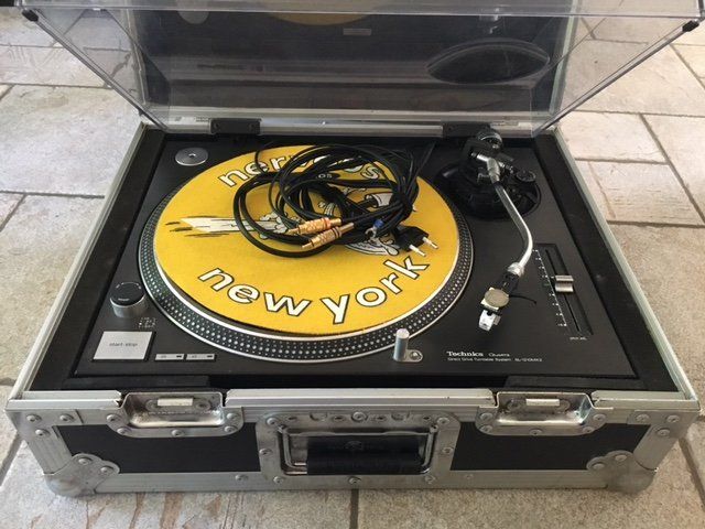 2 platines Technics SL-1210 MK2 Plattenspieler +flight-cases (Gebraucht ...