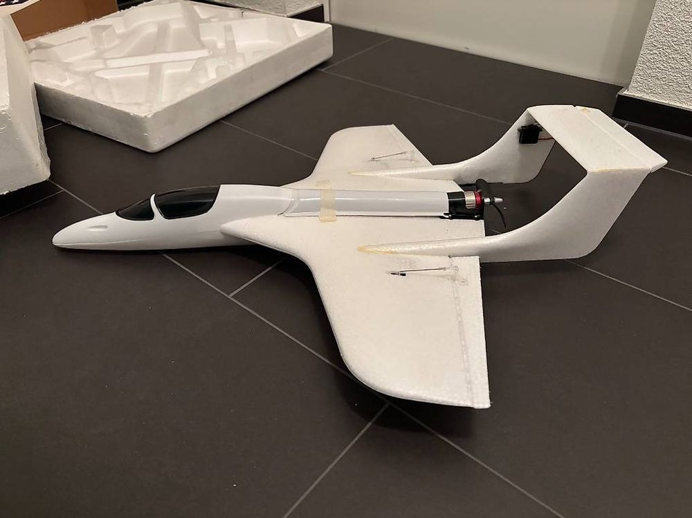 Thunder Bat RC elektro Jet / Flieger - neu - 2 Stk. (Neu (gemäss ...