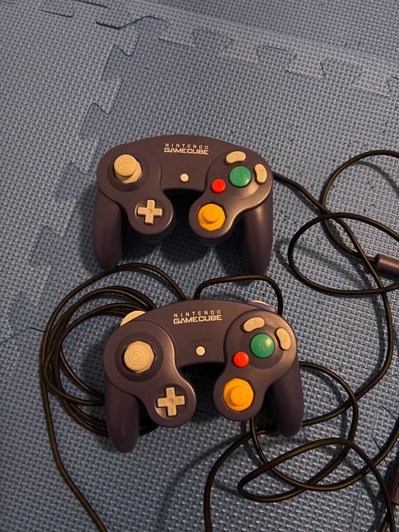 Zwei original Nintendo GameCube Controller violett (Gebraucht) in Gossau SG für CHF 83.5 – mit ...