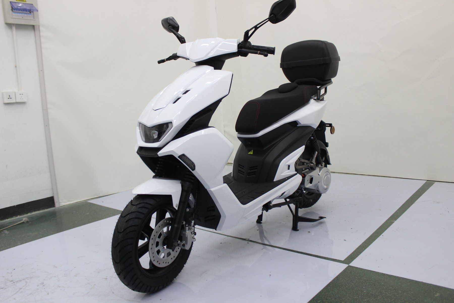 E-Roller mit 3KW Bosch Motor (45km/h) (Neu und originalverpackt) in Bünzen für CHF 2990 – mit ...