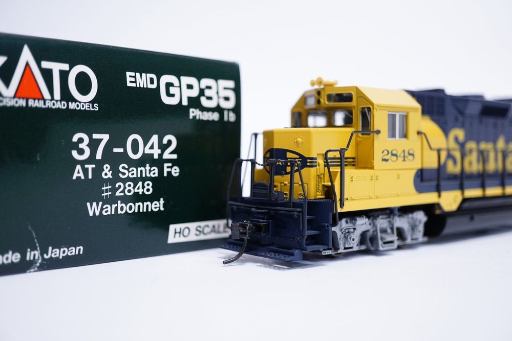 5ß Kato 37-1042 USA EMD GP35 Santa Fe #2848 Warbonnet (Gebraucht) in Uetendorf für CHF 94 – mit ...
