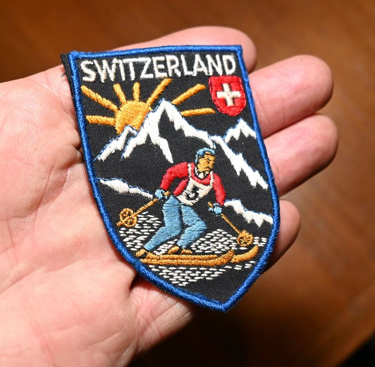 VINTAGE Badge SWITZERLAND - ST. GALLER STICKEREI skifahrer (Gebraucht ...