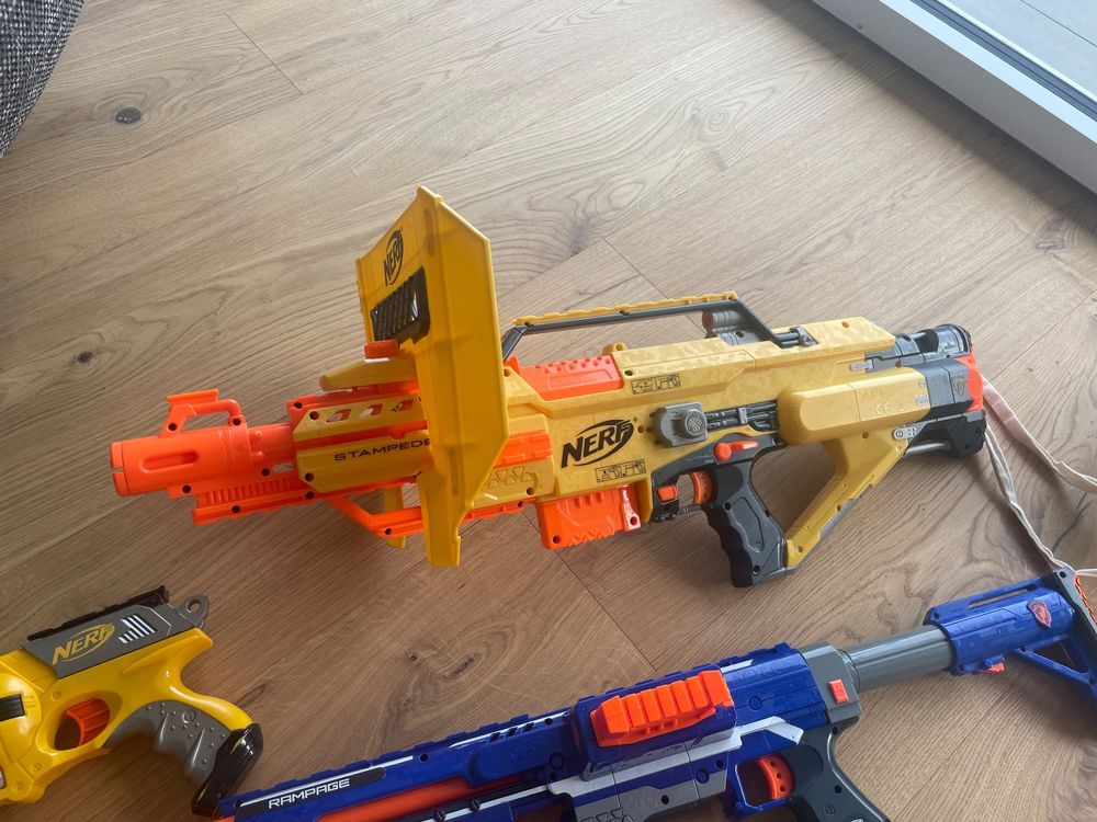NERF Waffensammlung mit Automatik und Zubehör (Gebraucht) in Gisikon ...