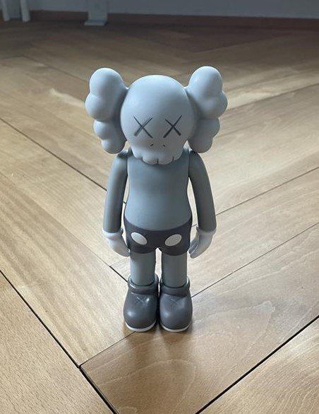 Mini Kaws Figur | Kaufen auf Ricardo