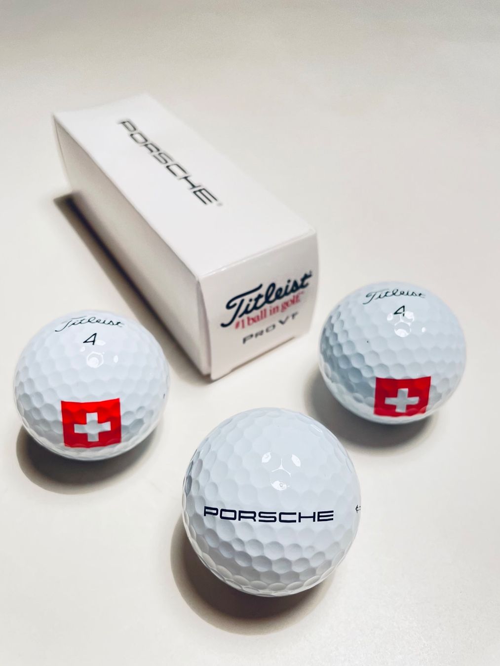 TITLEIST PRO V1 PORSCHE Golf Balls 🇨🇭SWISS flag (Neu und ...