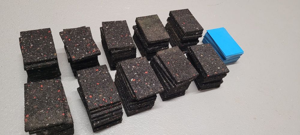 Isopad (100 Stk) und Ausgleichplatten (23 Stk) für Terrasse (Gebraucht ...