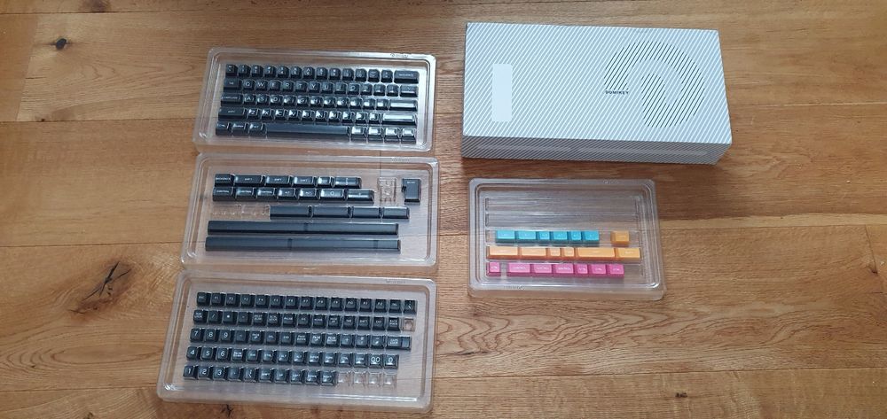 full domikey SA WoB Keycaps + CMYK accents (Neu (gemäss Beschreibung ...