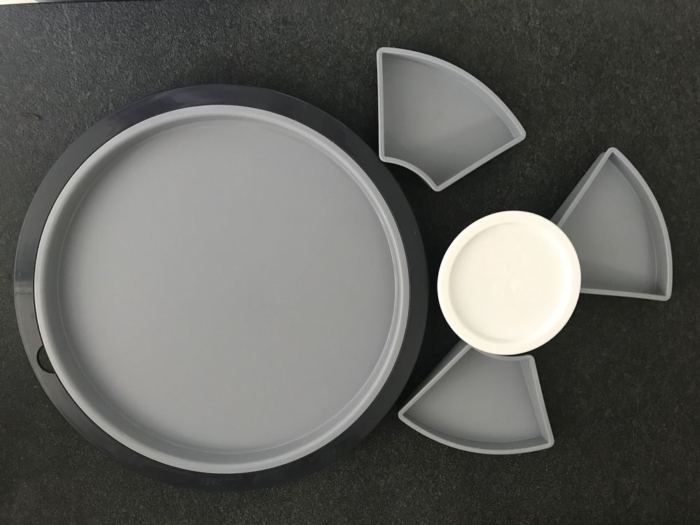 Servierplatte / Serviceplateau Tupperware rund grau (Gebraucht) in ...