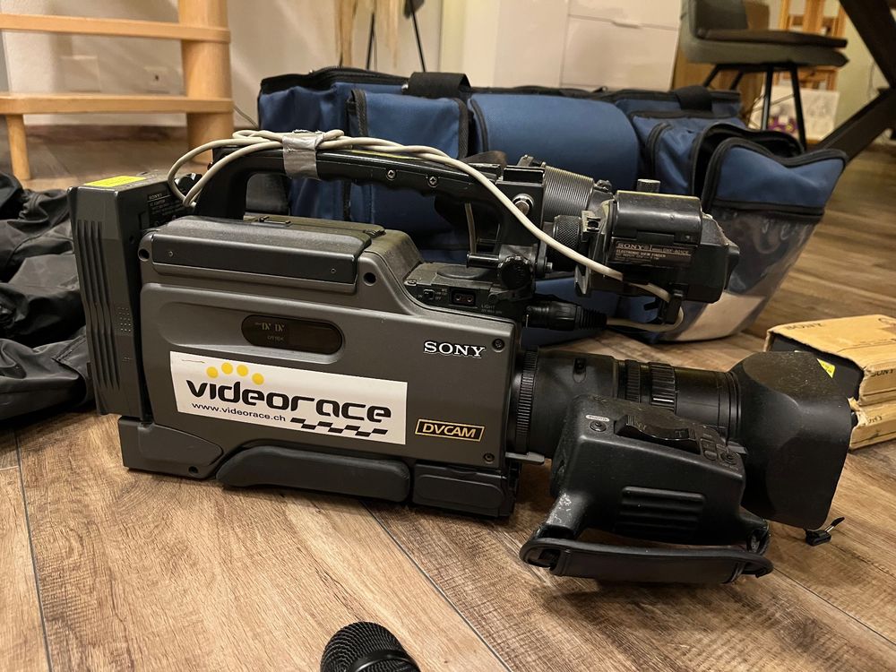 Sony DSR-250P DVCAM, viel Zubehör, viele Akkus SONY BP-L60A (Defekt) in Grenchen für CHF 100 ...