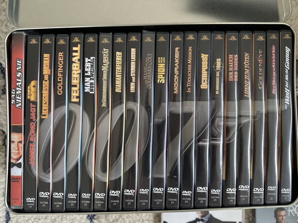 James Bond box set (for true fans only!) (Gebraucht) in für CHF 45 ...
