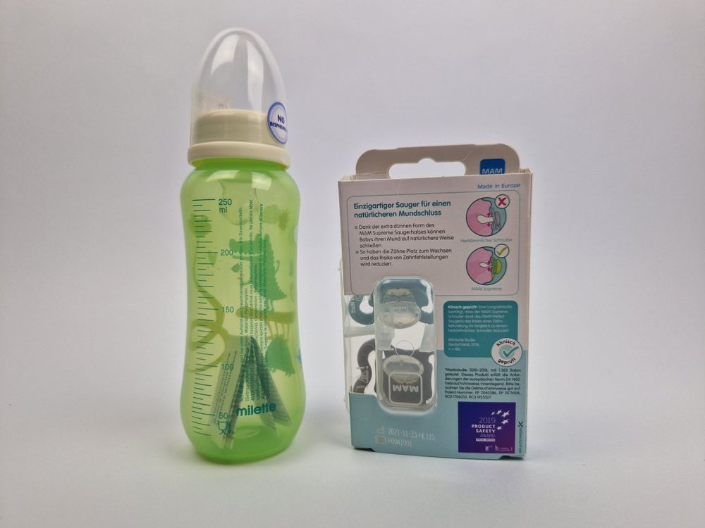 Zwei Nuggis und ein Baby Trinkflasche (Neu und originalverpackt) in ...
