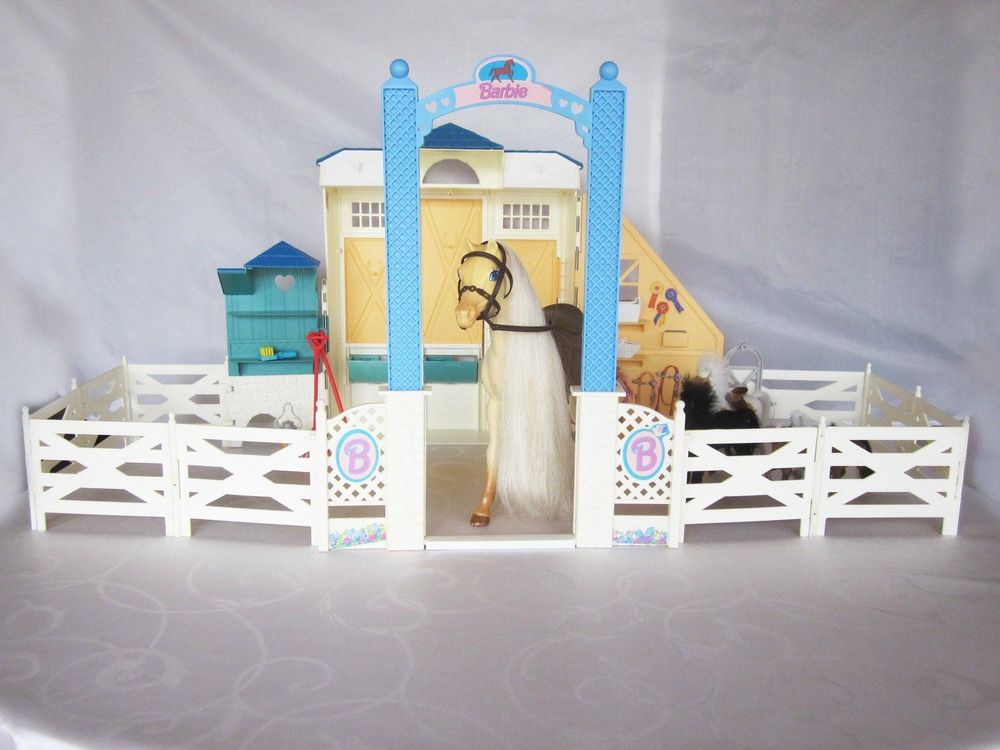 Barbie Pferdestall und Pferde (Gebraucht) in für CHF 25 – mit Lieferung ...