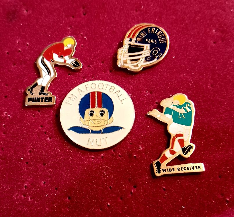 4 Football Pin's (Gebraucht) in Niederneunforn für CHF 2 – mit ...