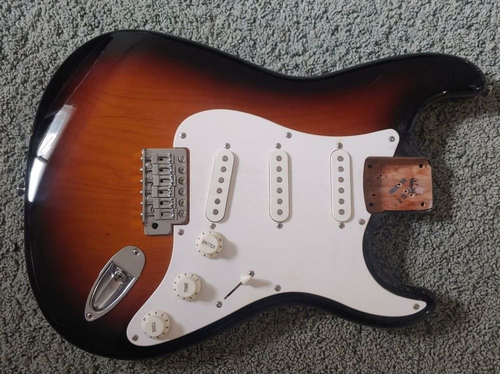 Squier Body with Full loaded Pickguard | Kaufen auf Ricardo