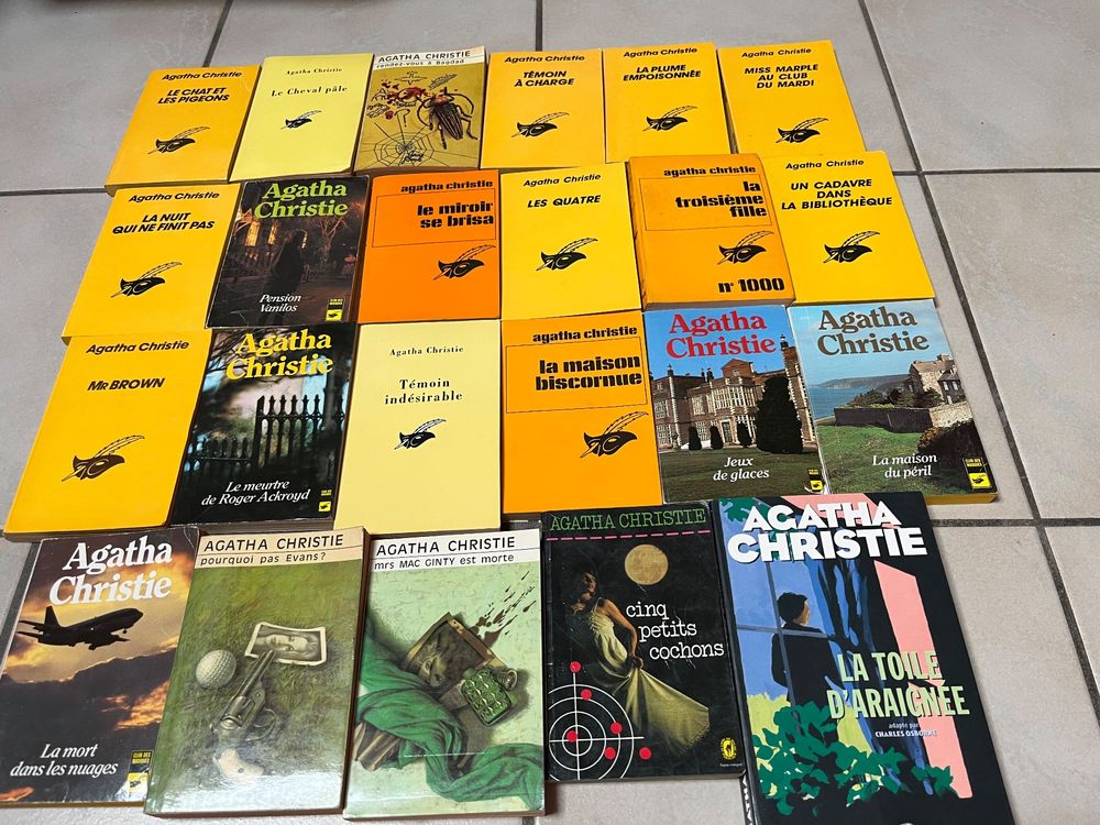 Lot 23 livres Agatha Christie romans policiers (Gebraucht) in ...