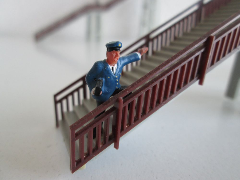 H0 Faller 120179 Kibri 45738 Fussgängerbrücke + Stellwerk (Gebraucht ...