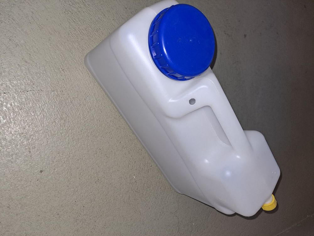 Camping Wasserkanister schmal 10 Liter (Gebraucht) in Staad SG für CHF 5 – mit Lieferung auf ...