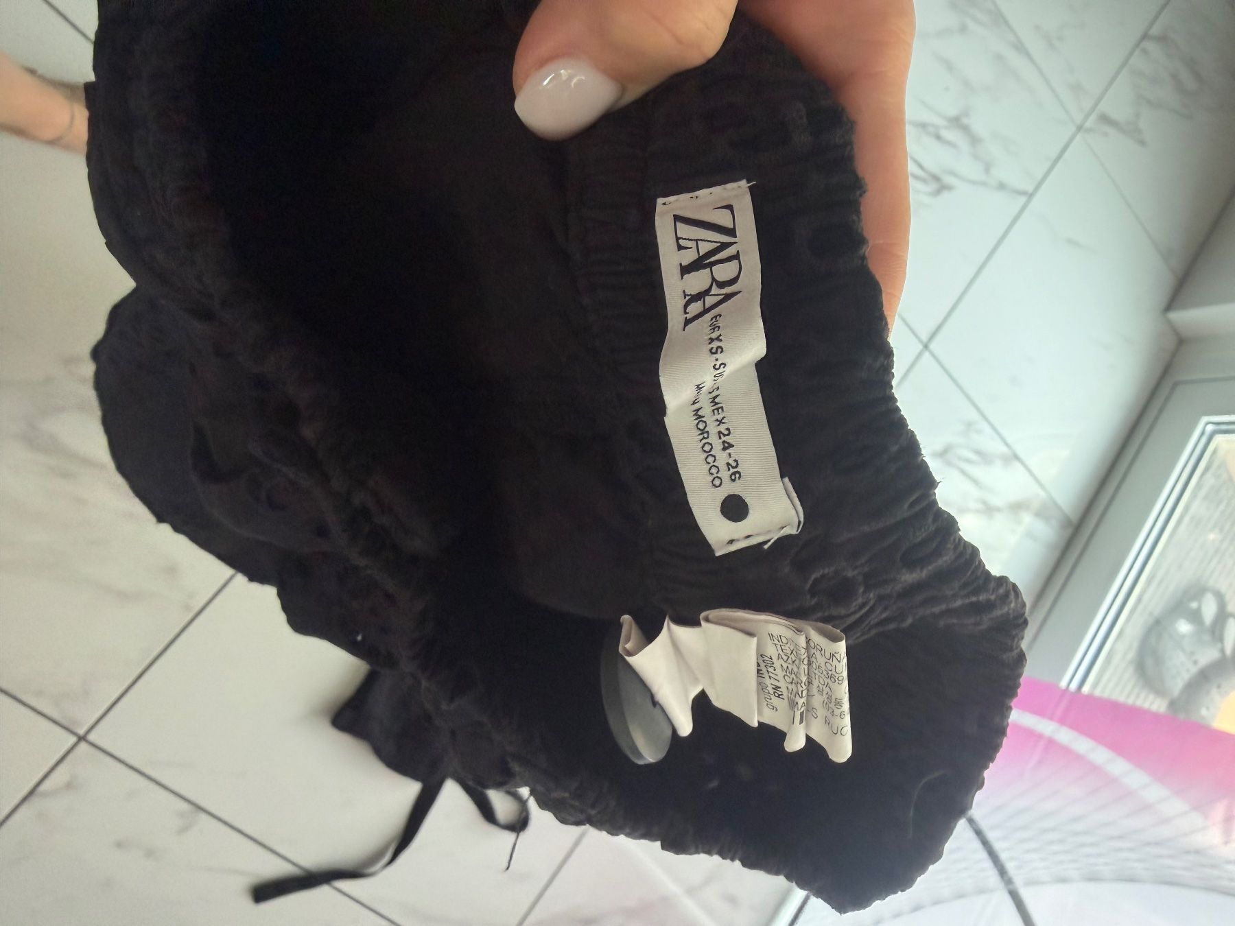 Zara top & Hose Schwarz mit Lochstickerei, Gr. XS-S (Gebraucht) in Arch ...