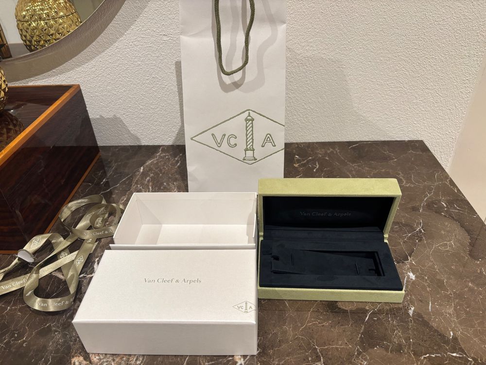 van cleef & arpels - box (Neu (gemäss Beschreibung)) in Kilchberg ZH ...