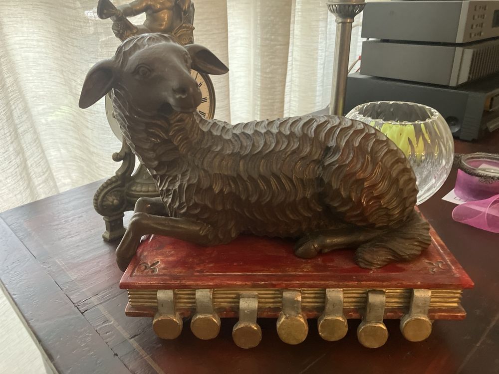 Das Buch der sieben Siegel,Lamm auf Buch Skulptur. Handarb (Gebraucht ...