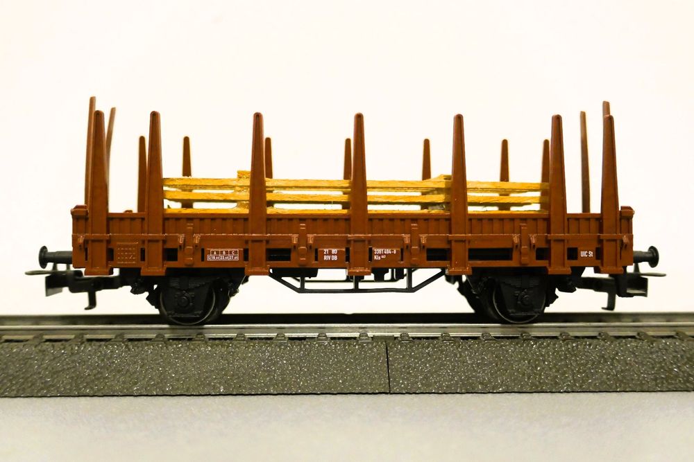 Märklin 4459 Rungenwagen 3361 494-0 der DB mit Holzladung (Gebraucht ...
