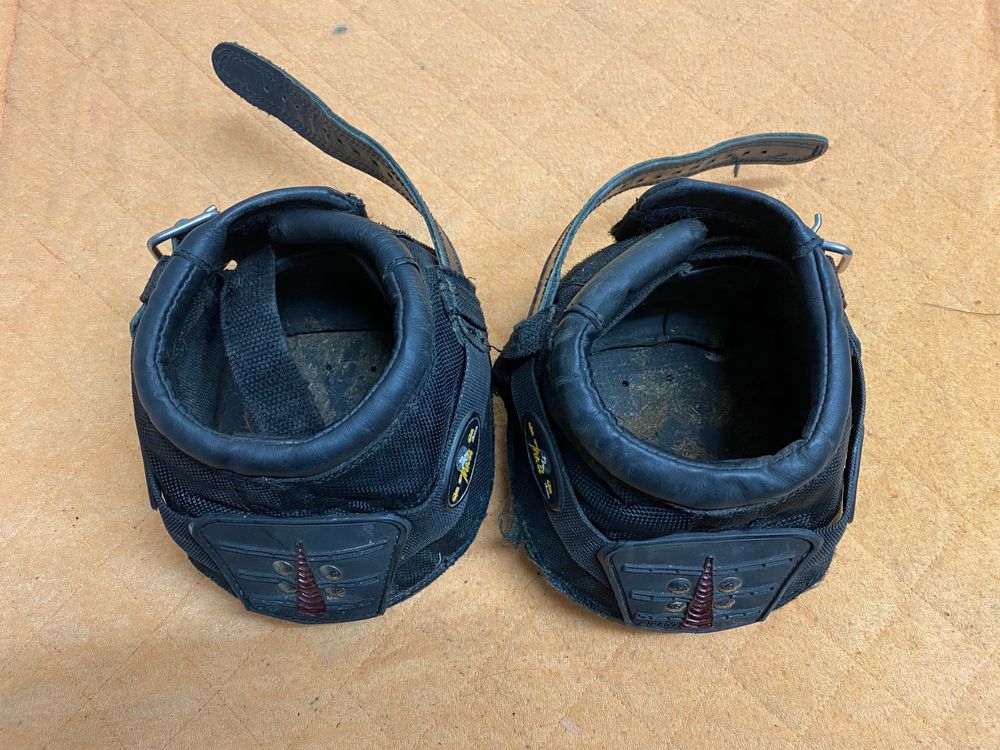 Hufschuhe Old Mac Gr. 4 mit je 6 Stollen (Gebraucht) in für CHF 120 ...