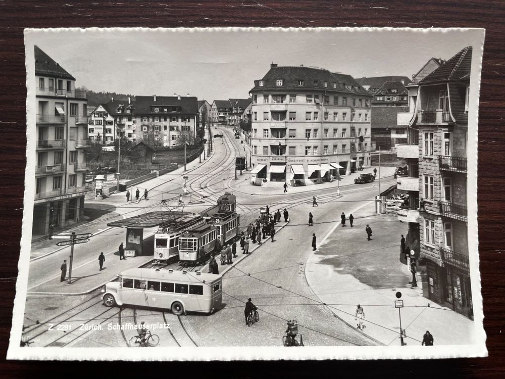 ZÜRICH Schaffhauserplatz belebt, TRAM, Bus, SHELL-TANKSÄULE | Kaufen ...