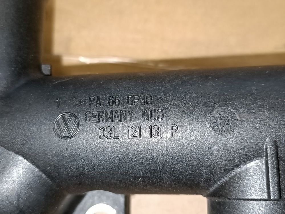 Wasser rohr Anschluss VW AUDI SEAT SKODA 03L 121 131P (Neu (gemäss Beschreibung)) in Splügen für ...