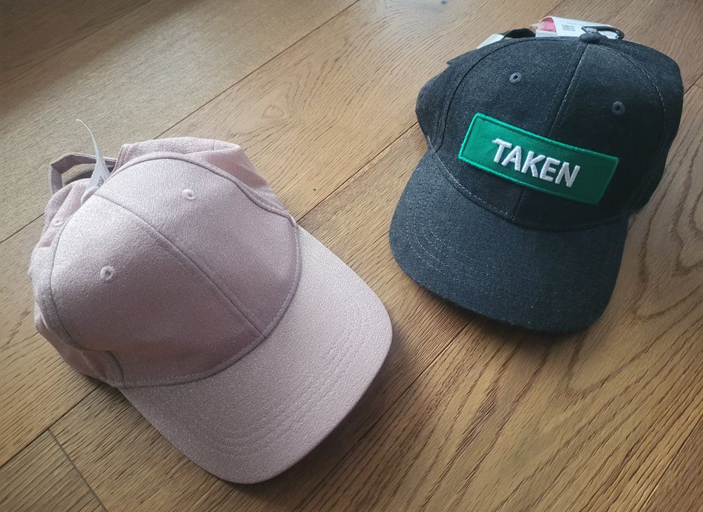 2 CAPS NEU!! (Neu (gemäss Beschreibung)) in Zell LU für CHF 1 – mit ...