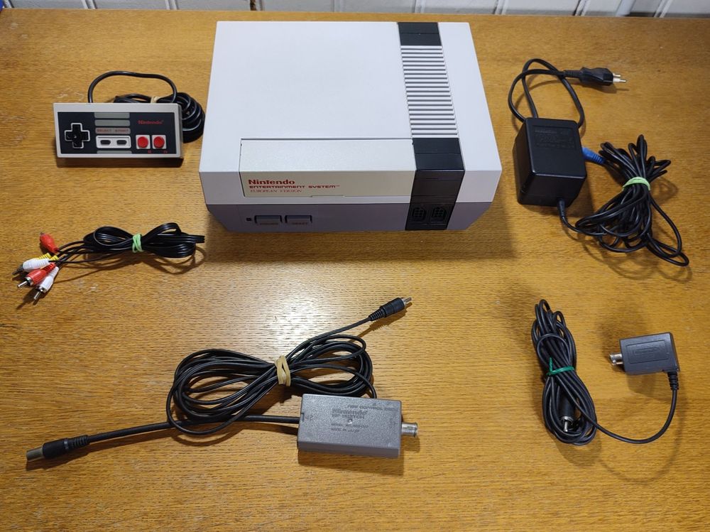 Nintendo NES mit Zubehör inkl. 2 RF Switches | Kaufen auf Ricardo
