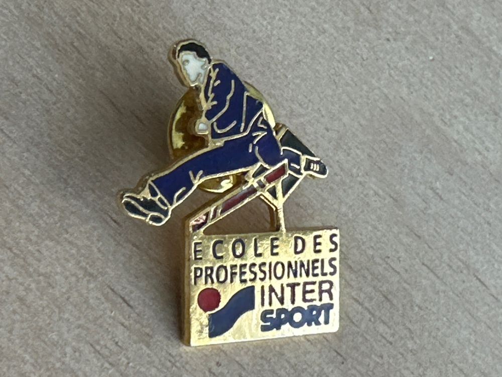Pin Ecole des Professionnels Inter Sport (Gebraucht) in Glattbrugg für CHF 1 – mit Lieferung auf ...