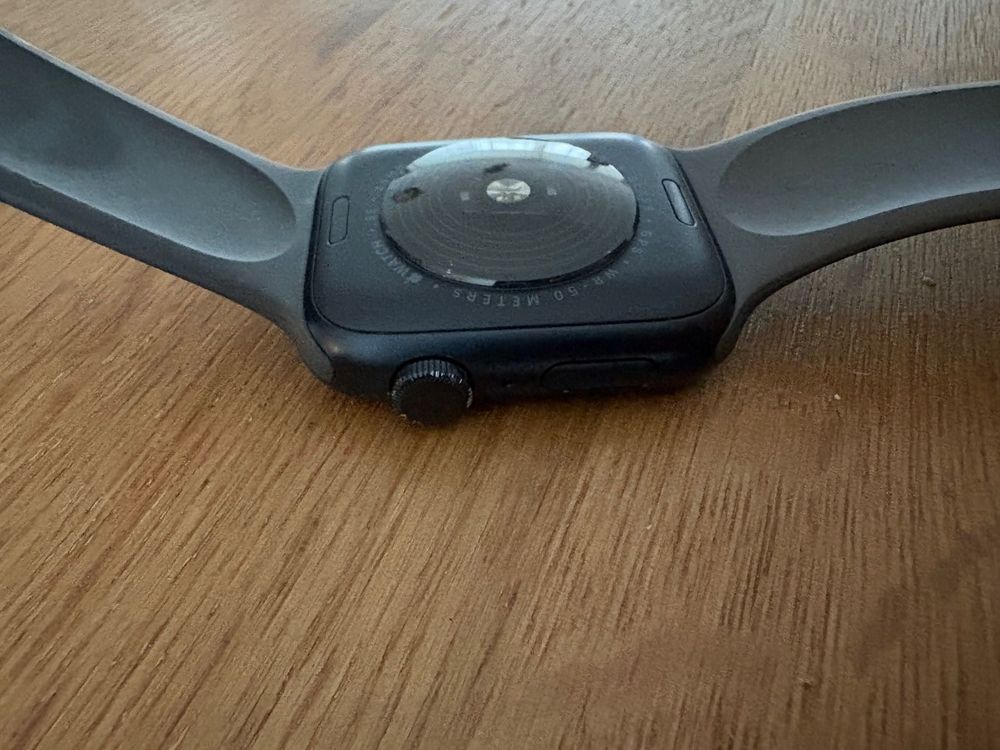 Apple Watch SE (2. Gen.), GPS, 44mm, Schwarz, 2 Armbänder (Gebraucht ...