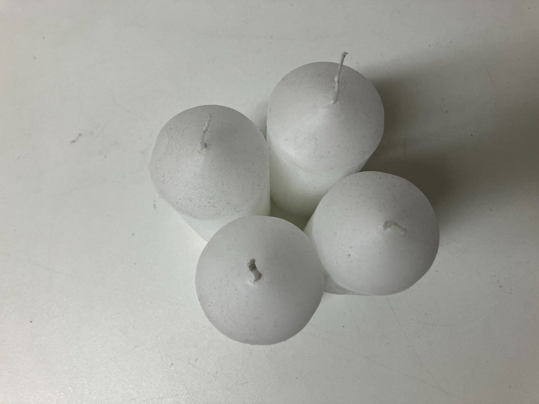 4x schöne Weisskerzen ca. 11cm H, 5cm DM ab 1.- (Neu (gemäss ...