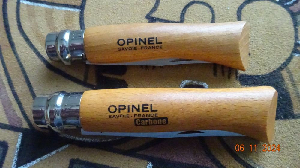 Opinel 2 couteaux de poche dont 1 carbone (Gebraucht) in Bassecourt für CHF 20 – mit Lieferung ...