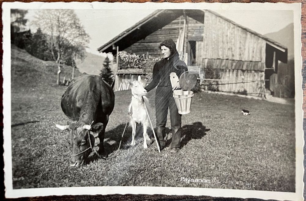 PAYSANNE DE MORGINS AVEC VACHE ET CHÈVRE - 1934 (D'occasion) à Lutry ...