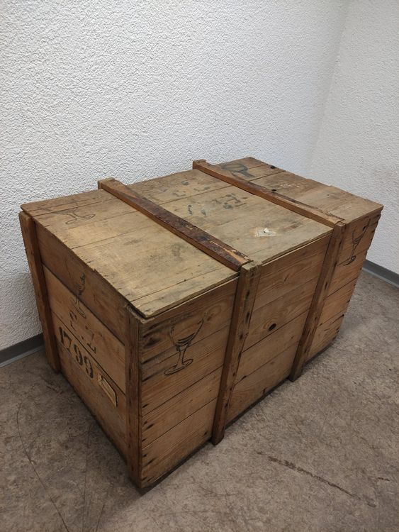 Uralte Holz Kiste Truhe Box gross mit Deckel 90x60x60cm (Gebraucht) in ...