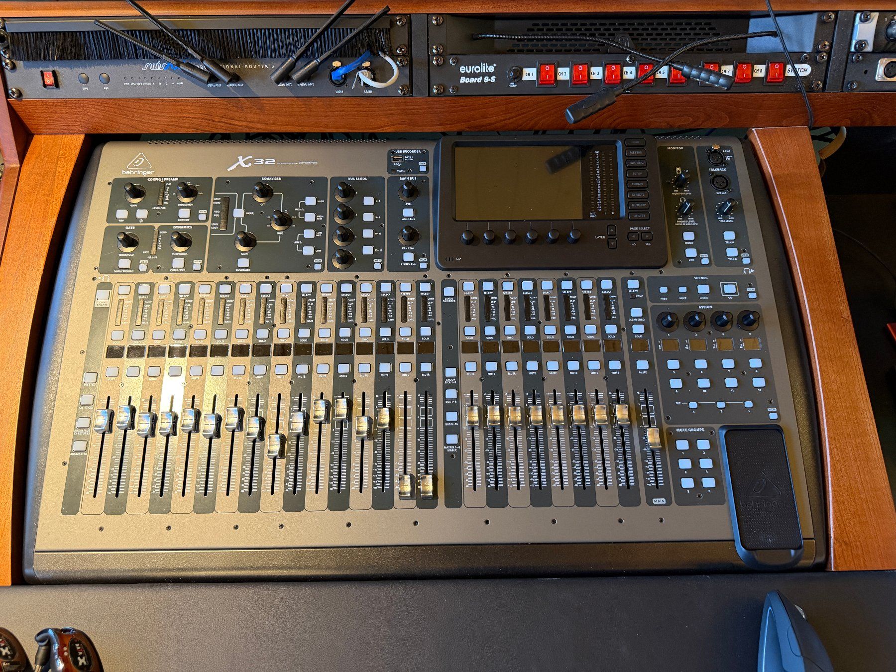 Table numérique Behringer X32 (Gebraucht) in Belmont sur Yverdon für ...