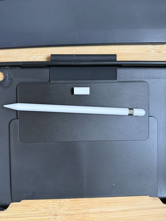 iPad Air 3 + Logitech Tastatur Case + Apple Pencil (Gebraucht) in ...