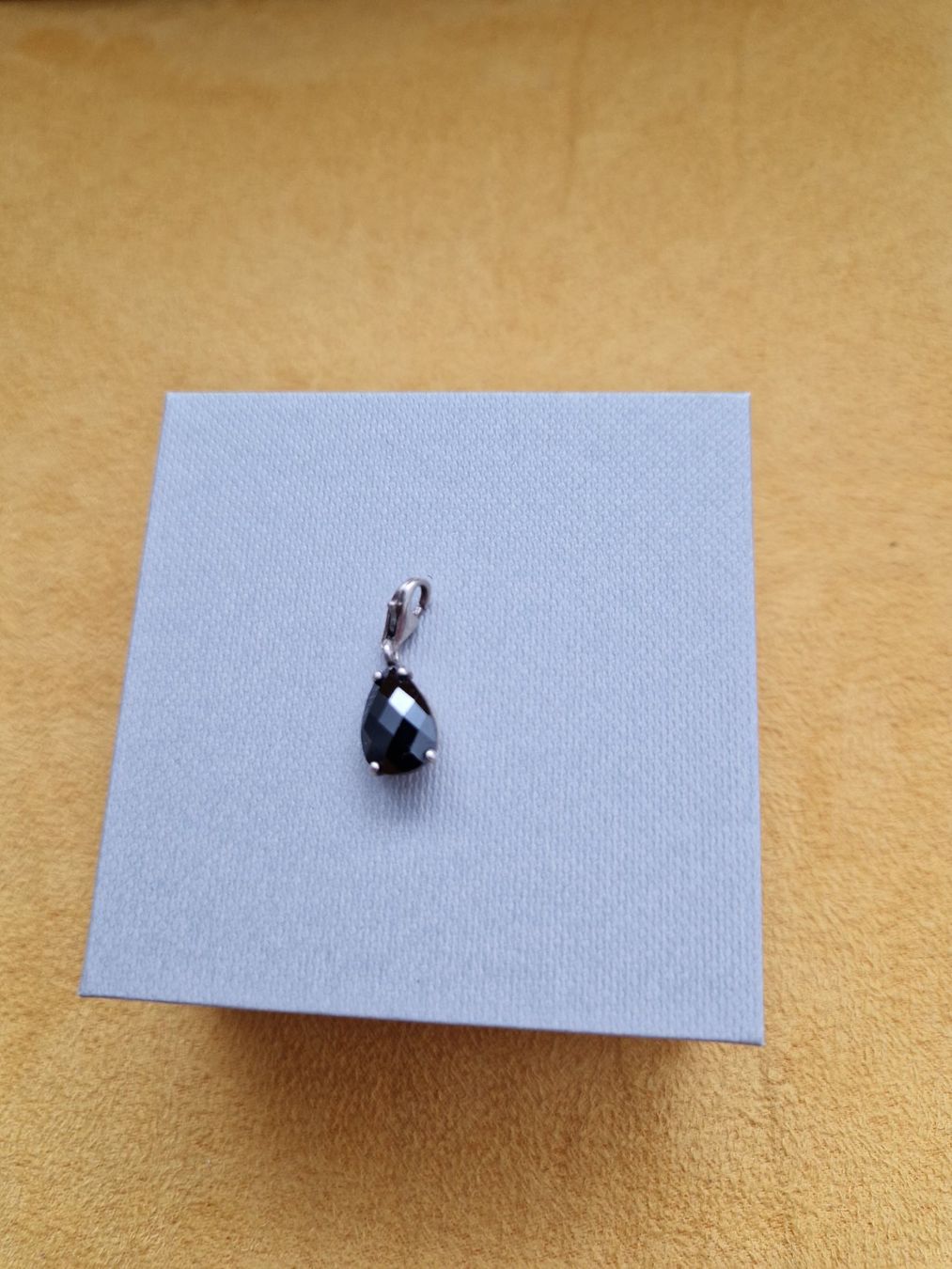 Pendentif Thomas Sab élégant en forme de goutte, pierre chic (D ...