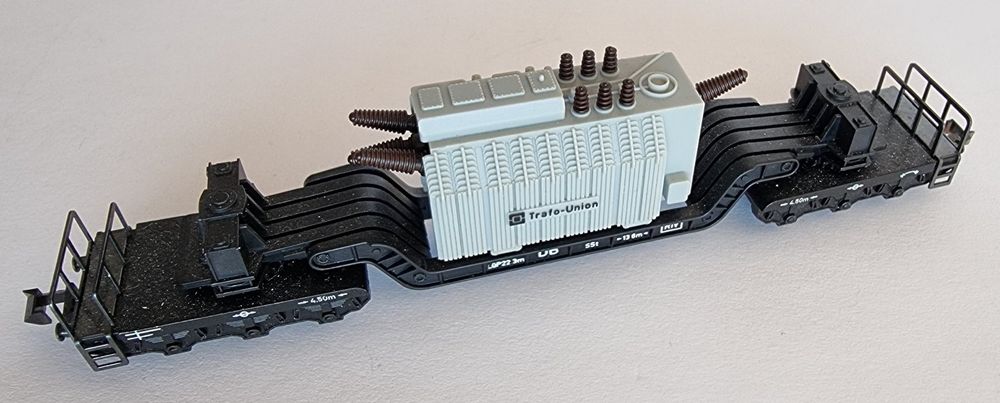 Minitrix 13298, Tiefladewagen, schwarz, mit Trafo (grau) (Neu und ...