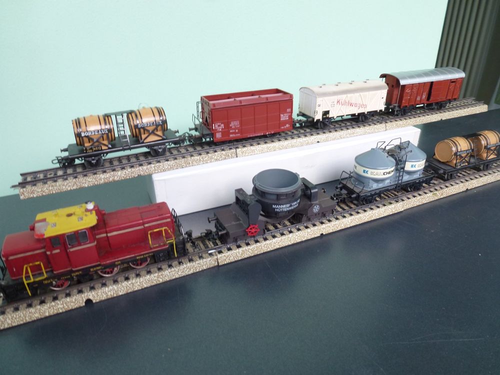 Märklin Diesellokzug mit 7 Wagen, HO, + 6 Schienen (Gebraucht) in ...