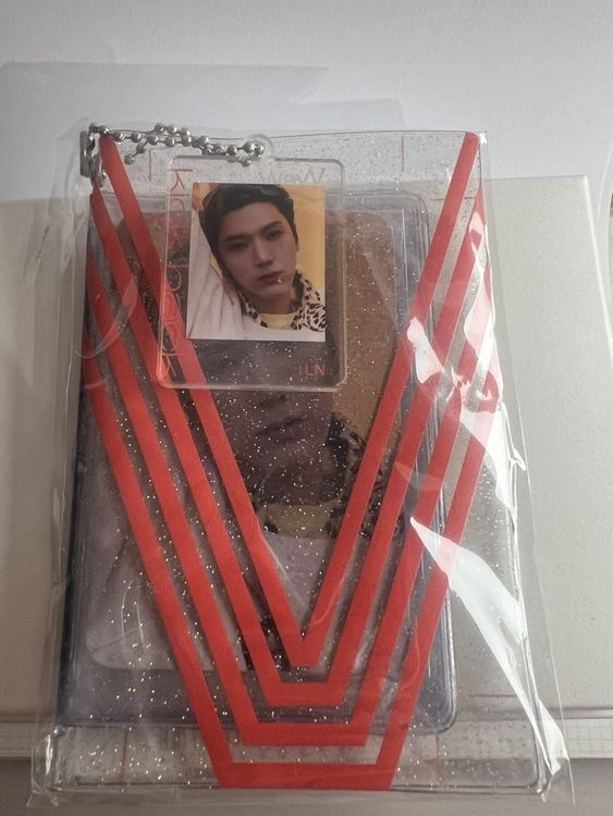 WayV Ten Photo Holder & Keyring Set (Neu (gemäss Beschreibung)) in ...