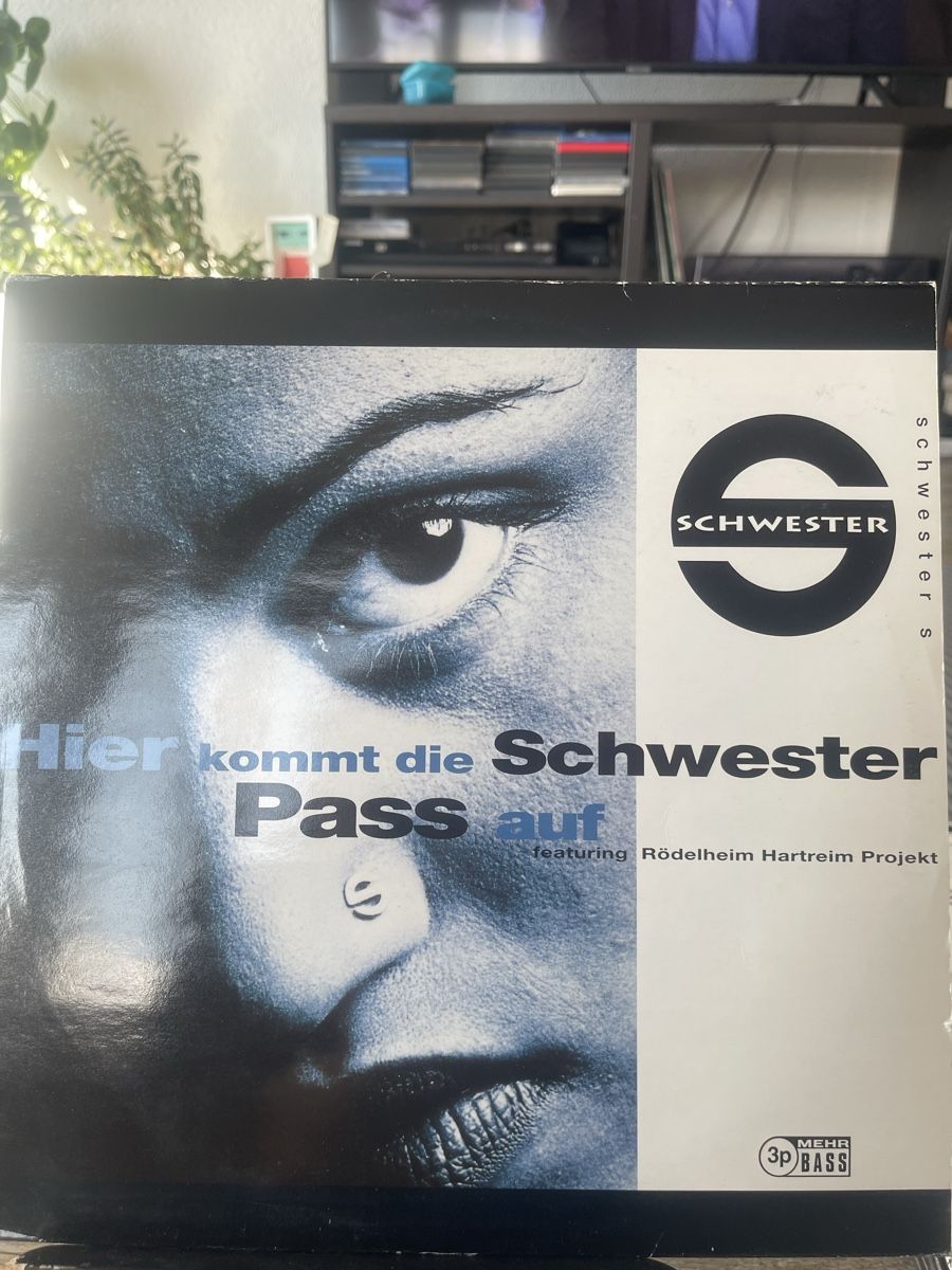 Schwester S / hier kommt die Schwester (Neu (gemäss Beschreibung)) in ...