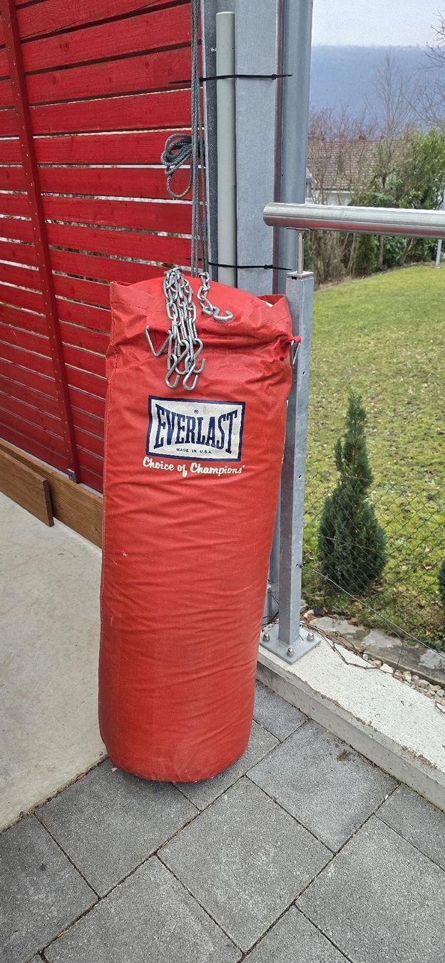 Everlast Boxsack, rot - Ideal für dein Wintertraining! (Gebraucht) in ...