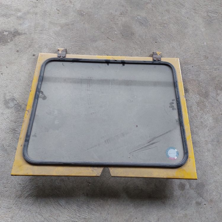 Bührer Traktor Frontscheibe Original 475 (Gebraucht) in Hermetschwil ...