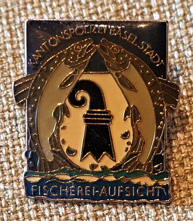 L714 - Pin Kantonspolizei Basel - Stadt Fischerei - Aufsicht (Gebraucht) in Reinach BL für CHF 2 ...
