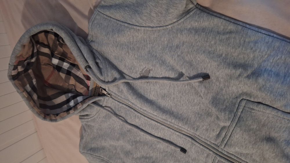 burberry zipper (Neu und originalverpackt) in Burgdorf für CHF 110 ...