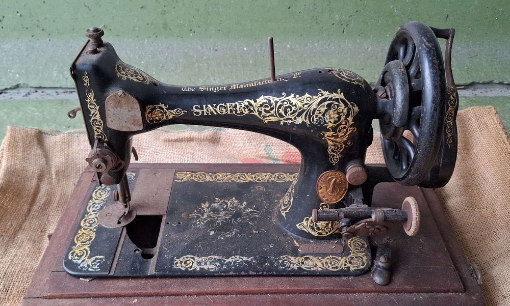 Antike Singer Nähmaschine (Defekt) in Seuzach für CHF 1 – nur Abholung ...