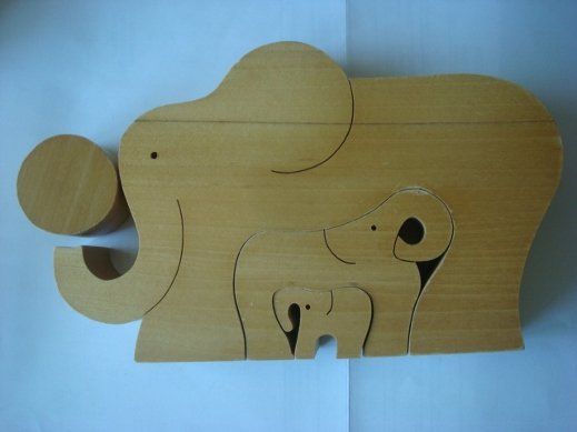 Naef Holz Elefantenfamilie 17 x 10,5 x 2 cm (Gebraucht) in Münchenstein für CHF 6 – mit ...