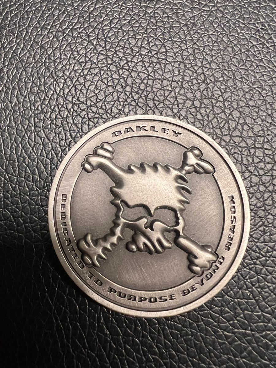 Oakley Challenge Coin Double Sided — Neuwertig, Selten! (Gebraucht) in ...